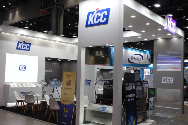 [KOREA MAT 2025] KCC, AGV·AMR 전용 바닥재 4종과 도장 로봇 ‘스마트 캔버스’ 공개 :: 전체 - 플라스틱산업