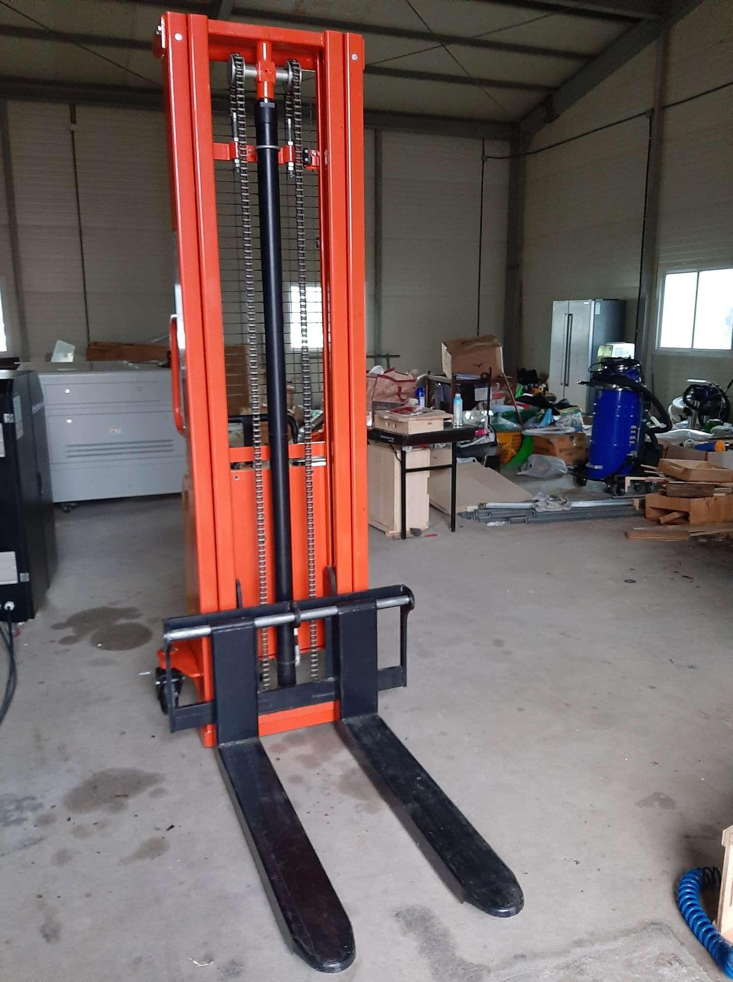 여기에마켓 제품 :: 상승 전동리프트 SEF-1535 1.5톤 (전동스테커, 포크리프트, 지게차, 유압리프트)